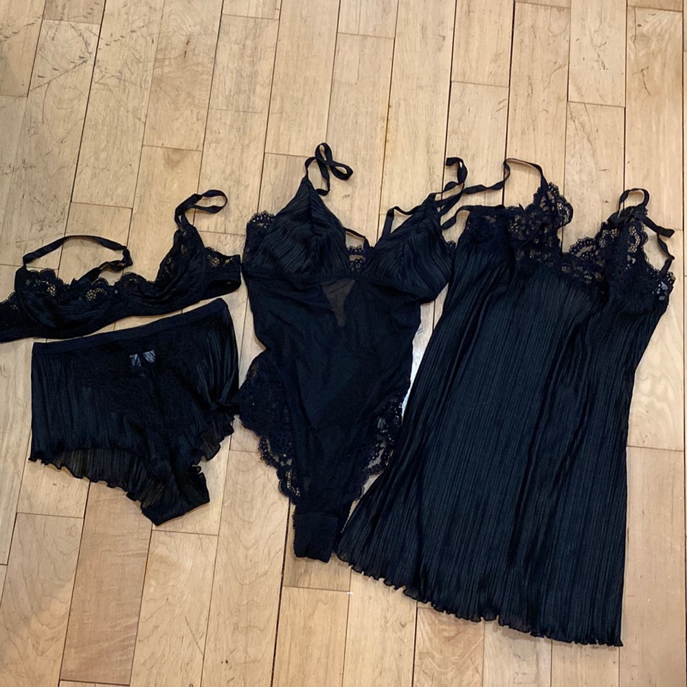 Lisanza Lingerie 4 Piece Set Sz 2 - Gem